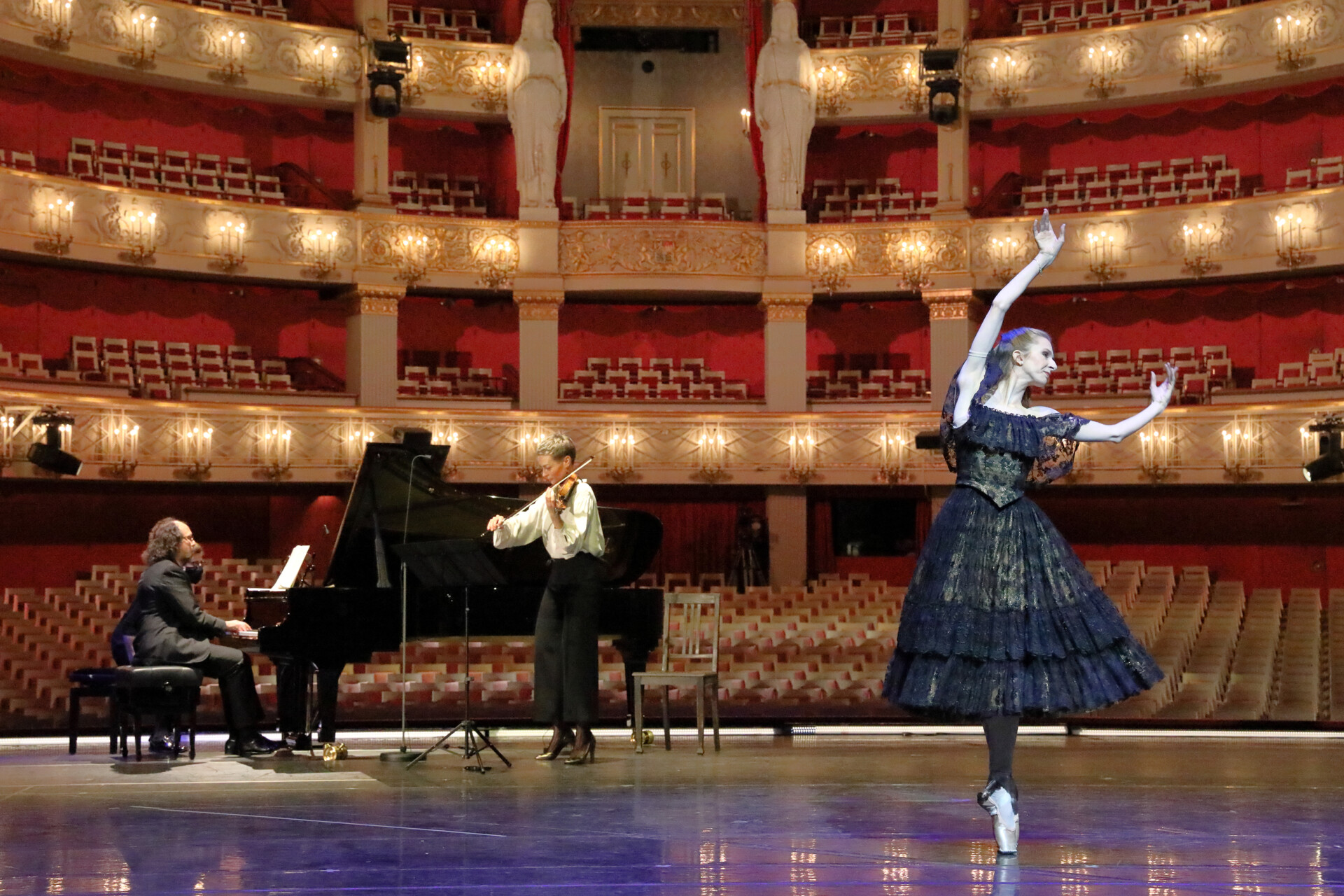 Dustin Klein Choreography - Eine Romantische Liebe – Bavarian State ...