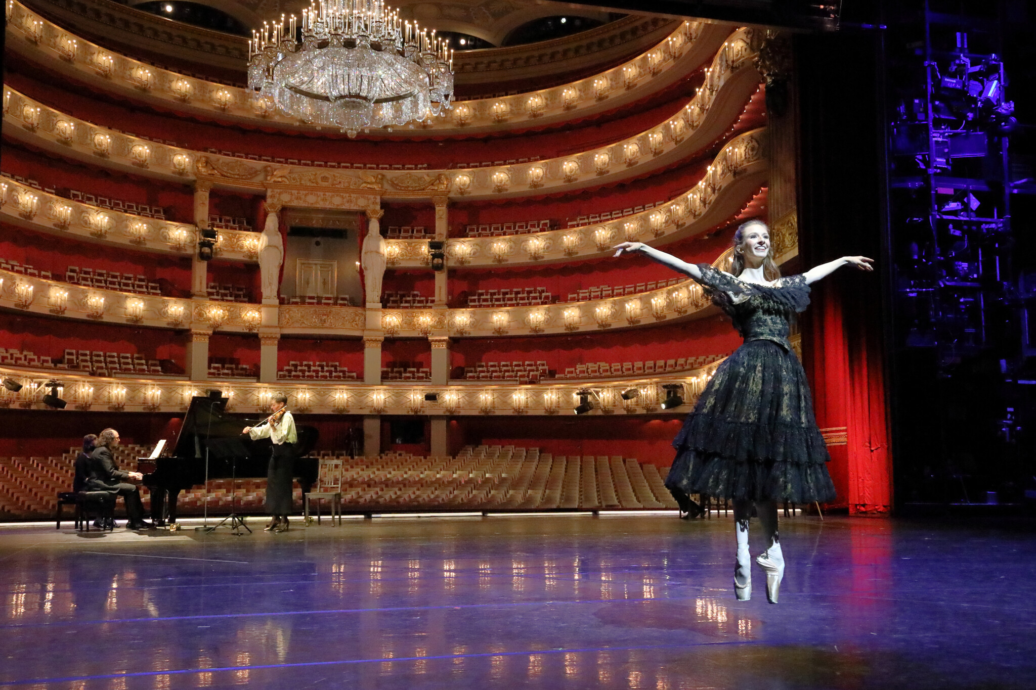 Dustin Klein Choreography - Eine Romantische Liebe – Bavarian State ...